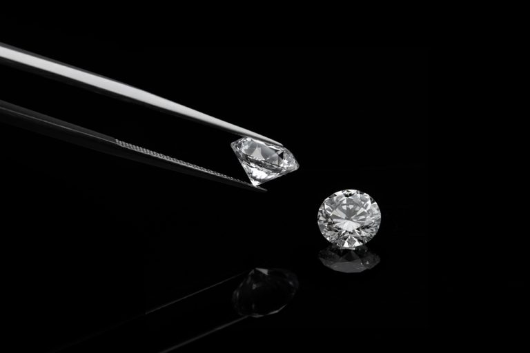 Can You Break A Diamond? - How Diamonds Chip And How To Fix!